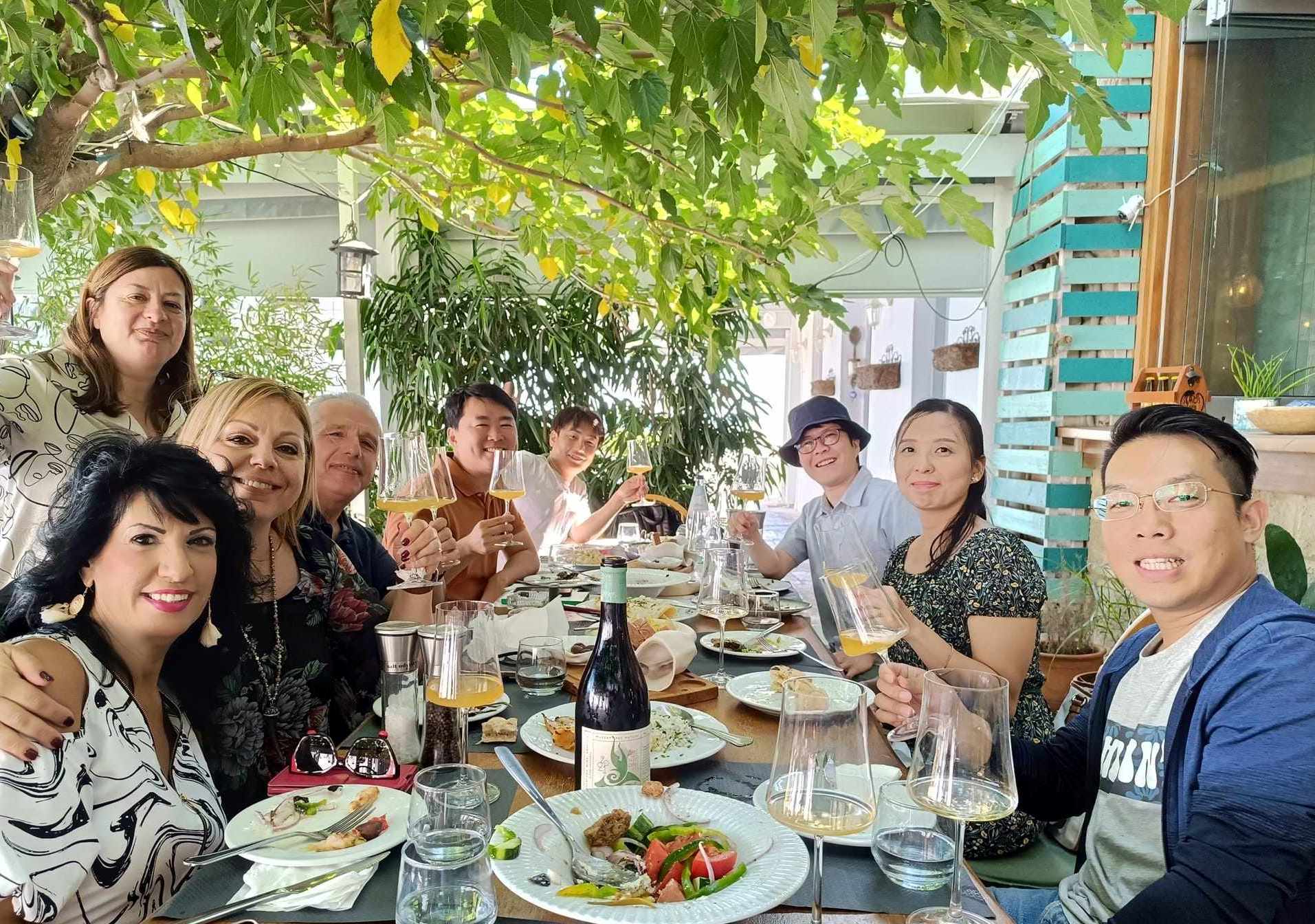 «Ταξίδι» στο σαμιώτικο μοσχάτο για Ασιάτες Wine Ambassadors - Εφημερίδα ...